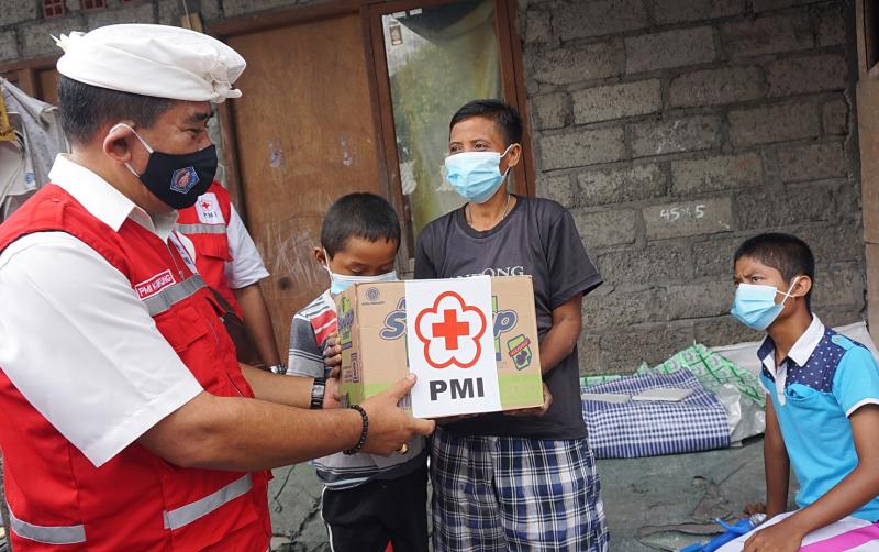 Bantu Anak Yatim dan Disabilitas | Bali Tribune